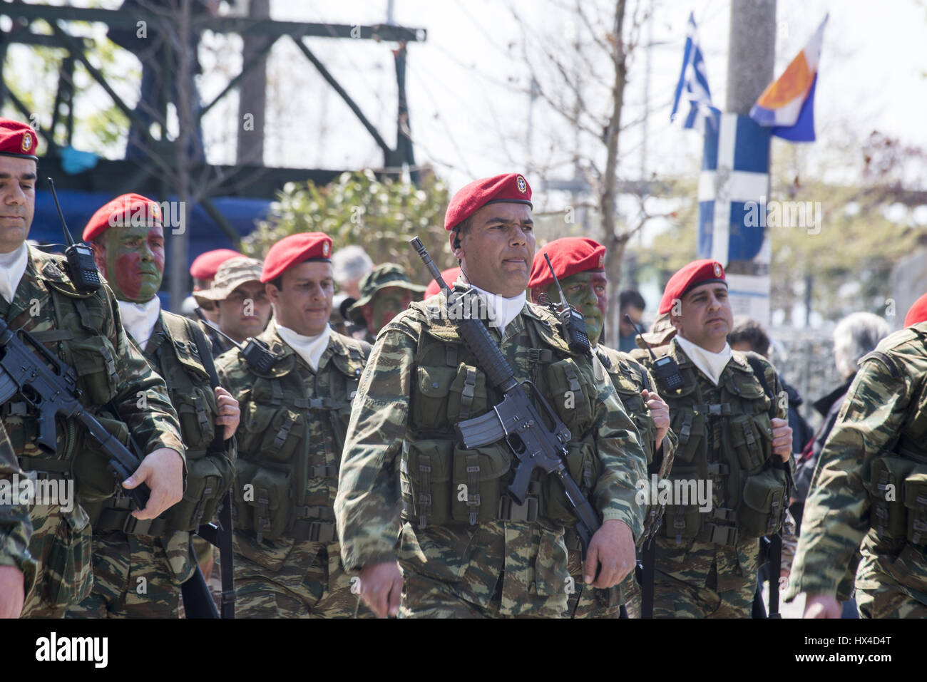 Thessaloniki, Greece. 25th Mar, 2017. Greek soldiers of an Airborne ...