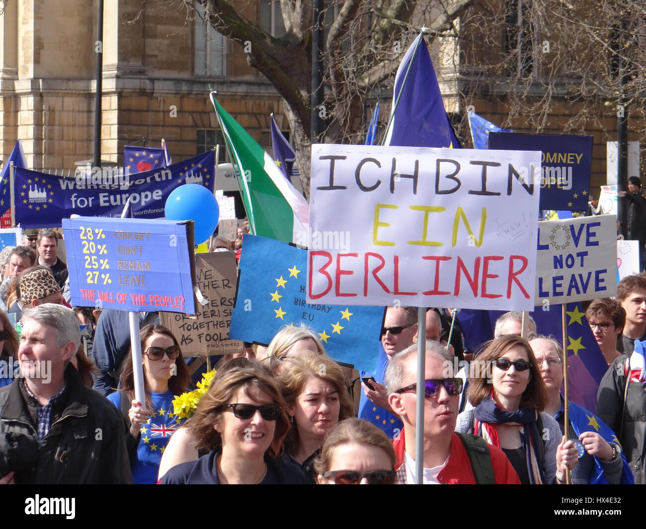London, UK. 25th Mar, 2017. Thousands march for Unite for Europe ...