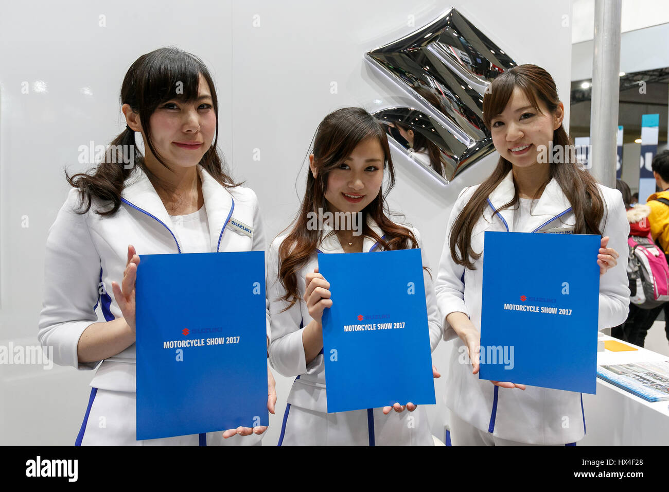 Campaign girls of Suzuki pose for a photograph during the 44th Tokyo ...