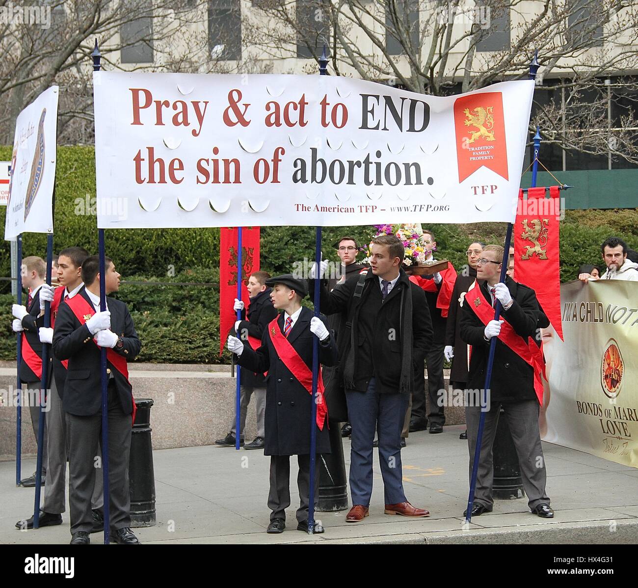 New York, NY, USA. 25th Mar, 2017. Participants in the International ...