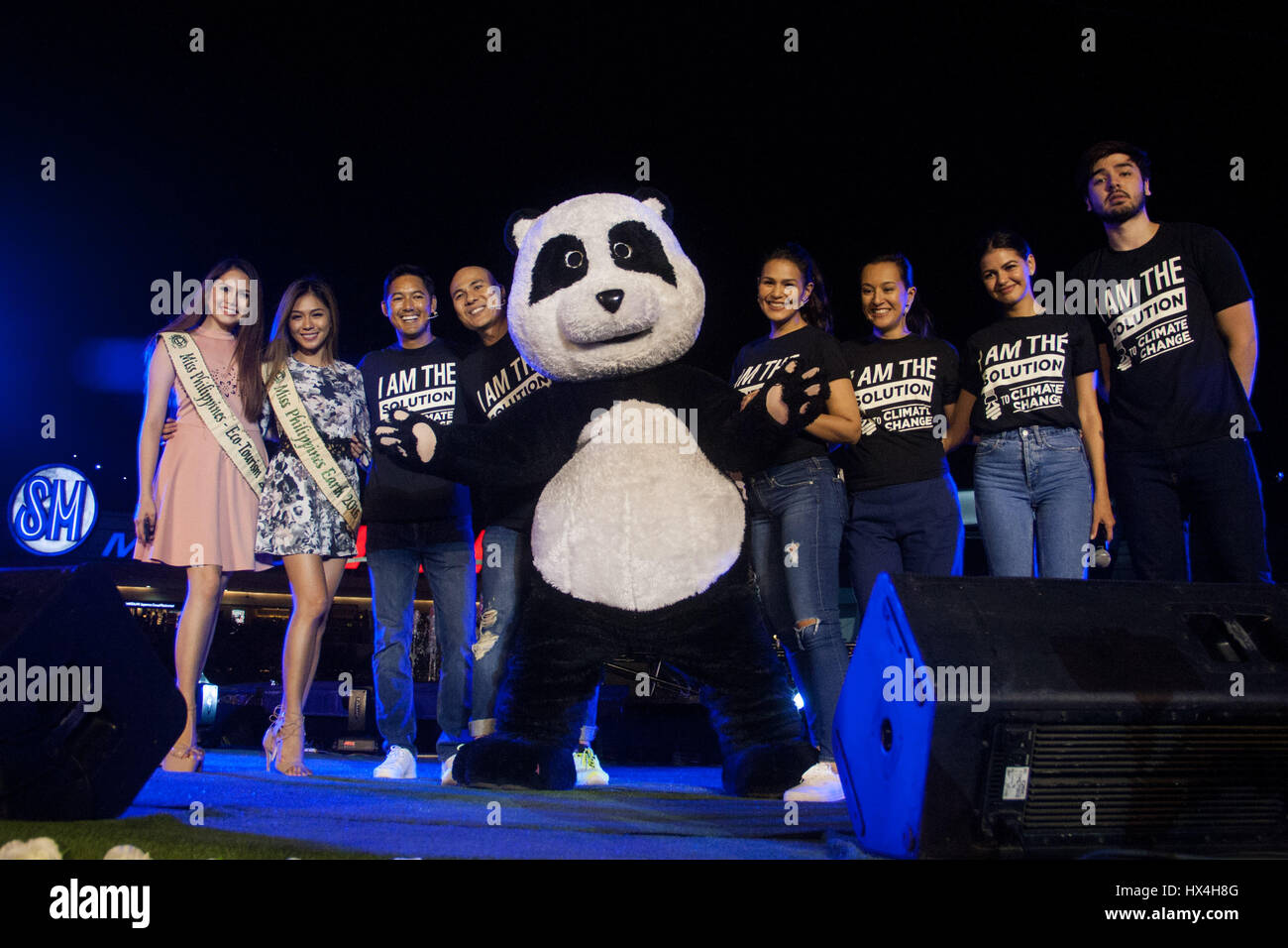 Philippines. 25th Mar, 2017. WWF mascot Chi-chi the panda with the ...