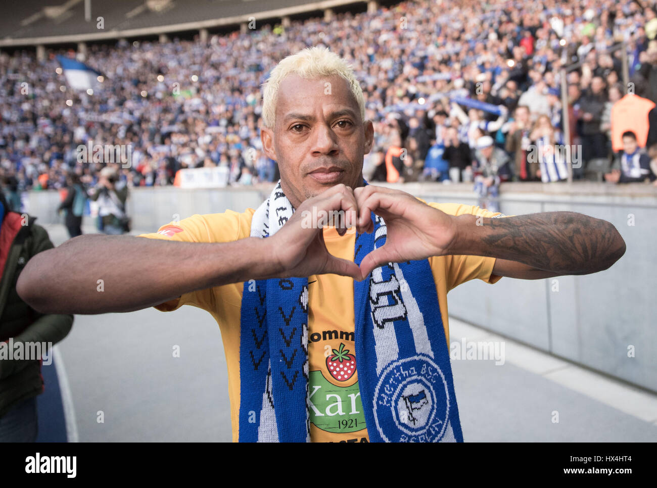 Berlin, Germany. 25th Mar, 2017. Marcelinho (L) says thank you to his ...