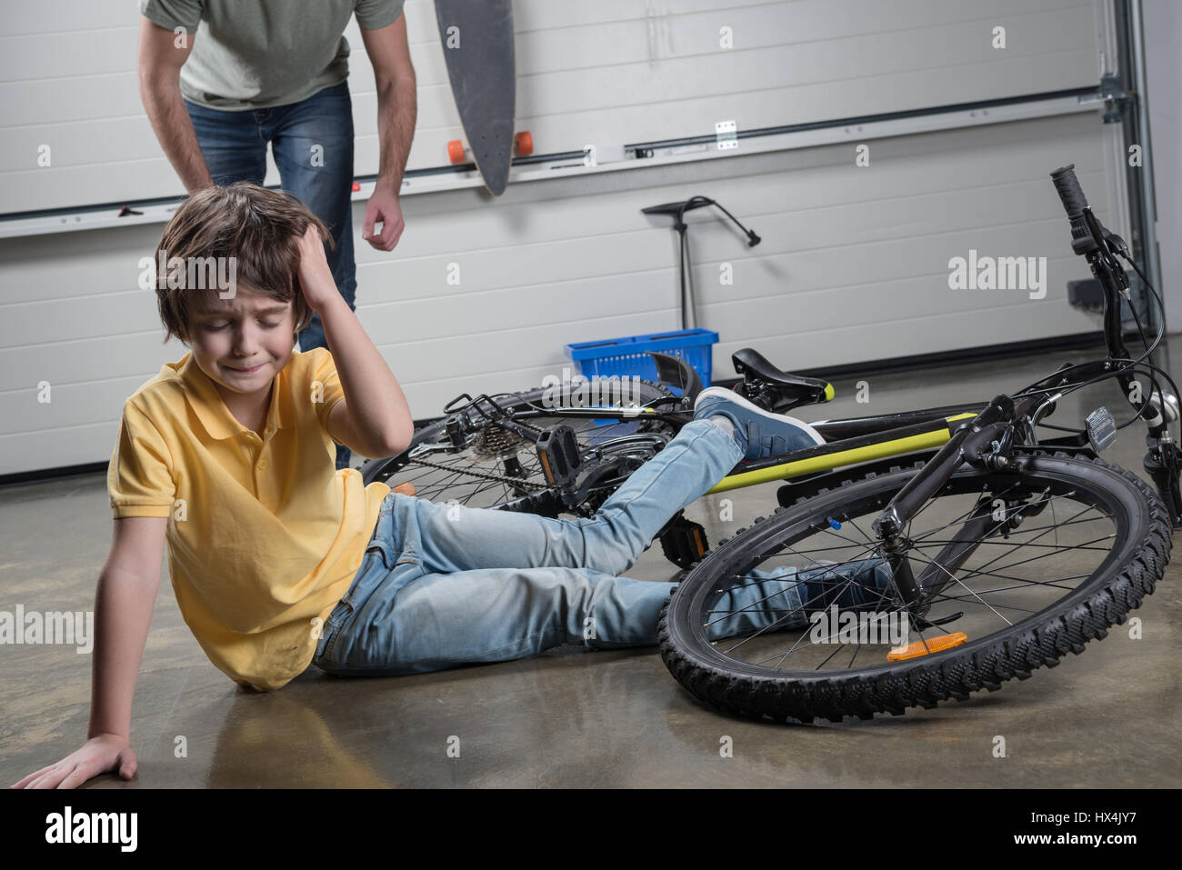 Falling off bicycle hi-res stock photography and images - Alamy