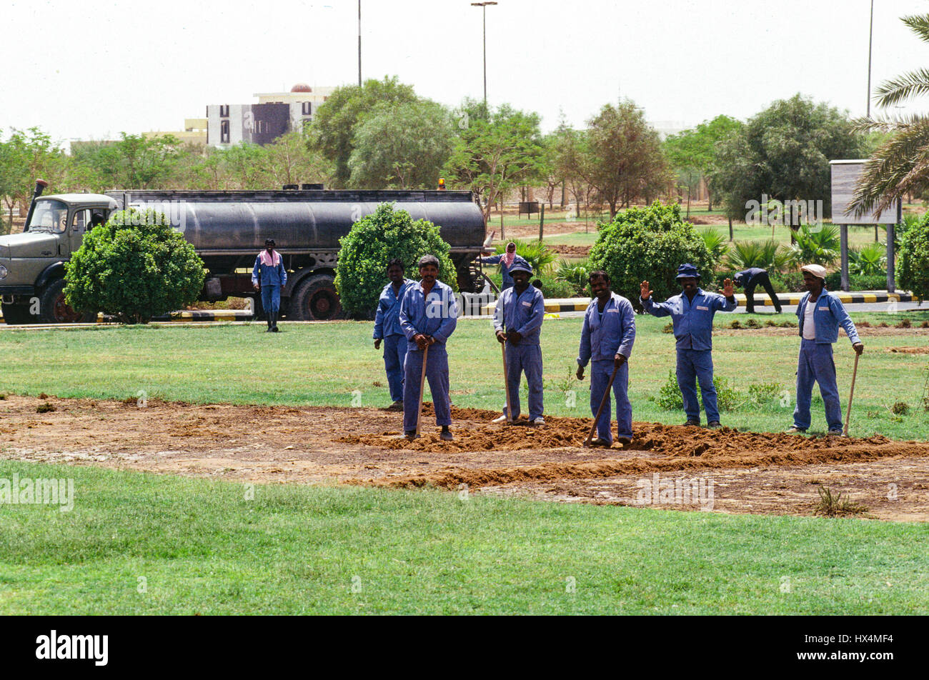 Third country workers in Saudi Arabia Stock Photo - Alamy