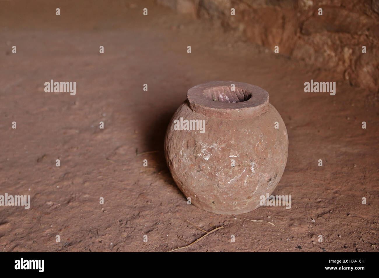 Old grunge clay pot in the old cave Stock Photo - Alamy