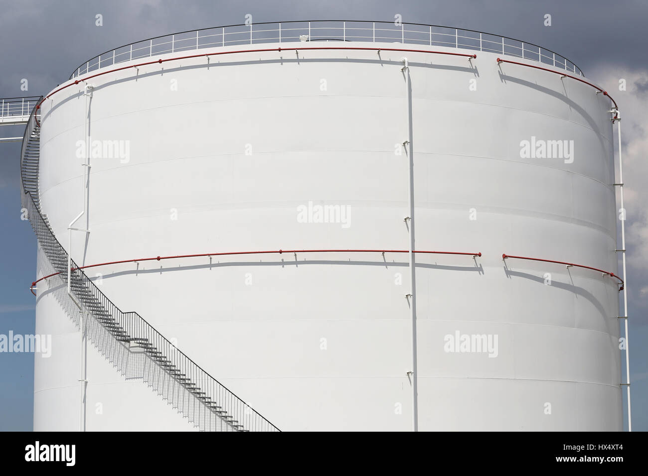 Oil reserves hi-res stock photography and images - Alamy