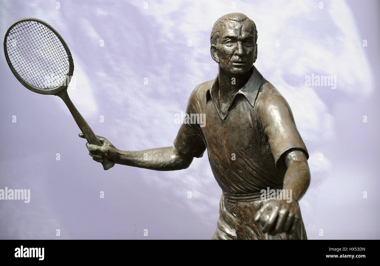 FRED PERRY STATUE WIMBLEDON LAWN TENNIS CLUB WIMBLEDON LAWN TENNIS CLUB ...