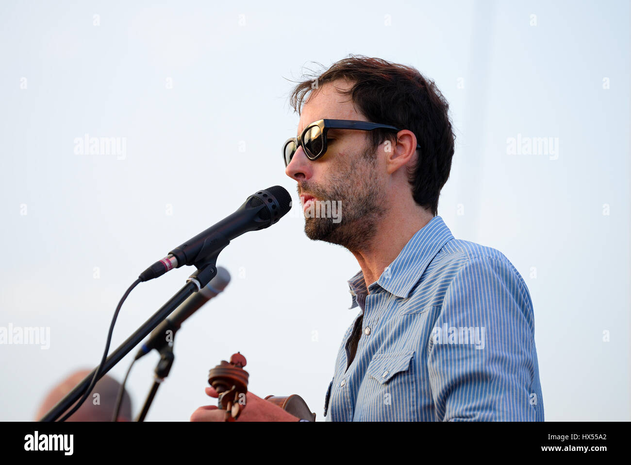 Guitarist andrew hi-res stock photography and images - Alamy