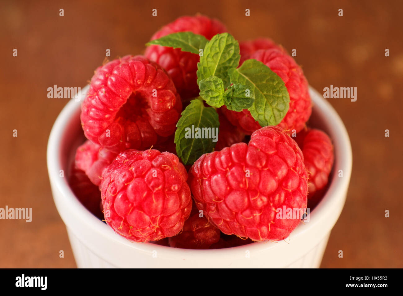 Raspberries background hi-res stock photography and images - Alamy