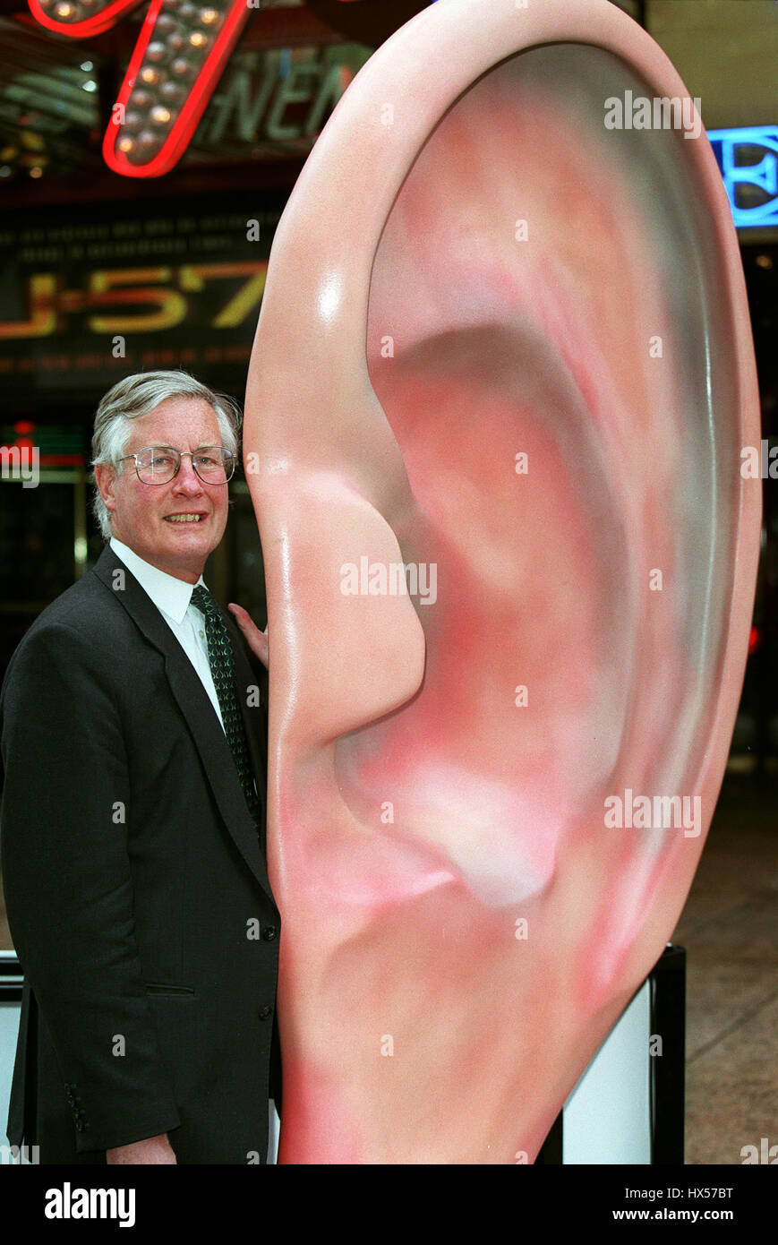 MICHAEL MEACHER MP MINISTER FOR ENVIRONMENT 22 May 2000 Stock Photo - Alamy