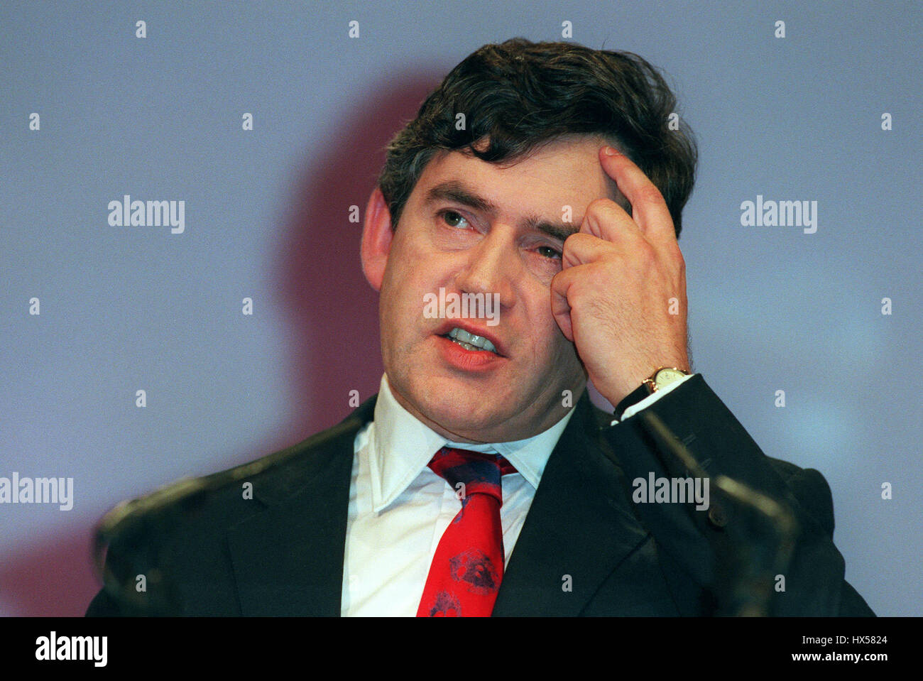 The hands of gordon brown hi-res stock photography and images - Alamy