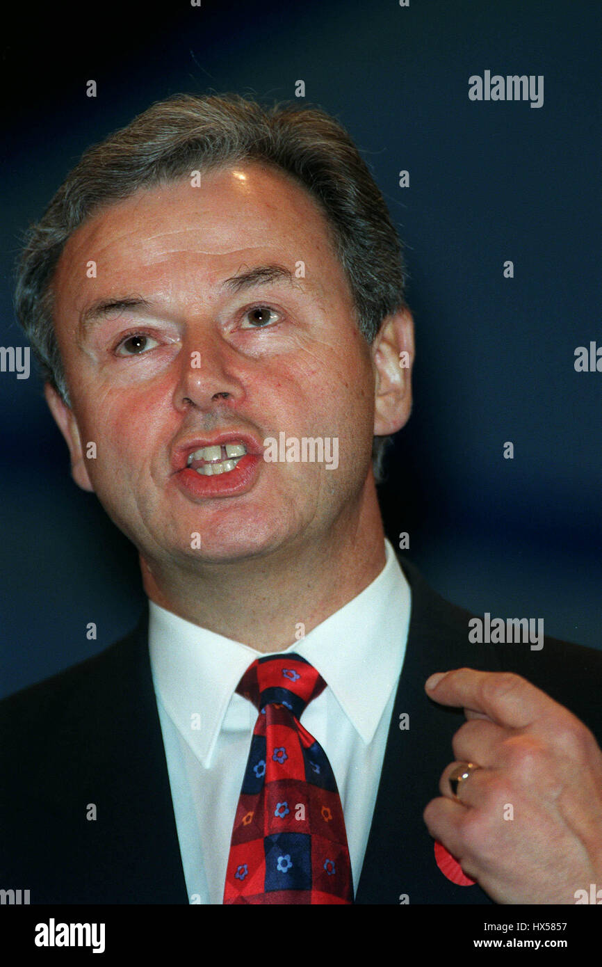 SIR CLIVE THOMPSON PRESIDENT OF CBI 03 November 1998 Stock Photo - Alamy