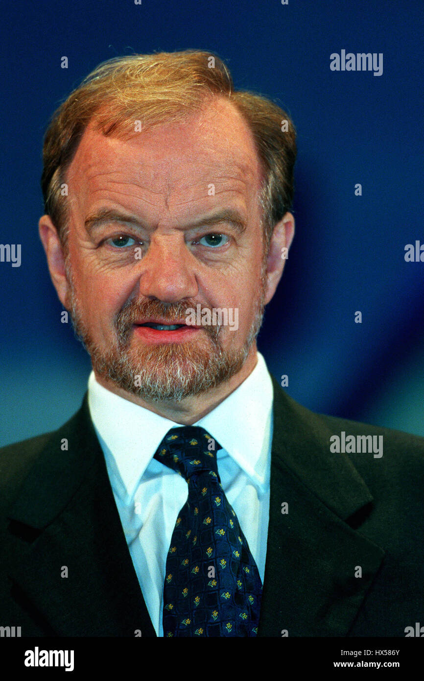 ROBIN COOK MP FOREIGN SECRETARY 03 November 1998 Stock Photo - Alamy