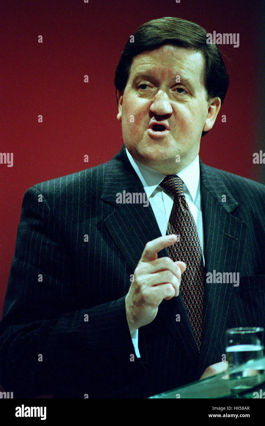 George robertson defence secretary hi-res stock photography and images ...