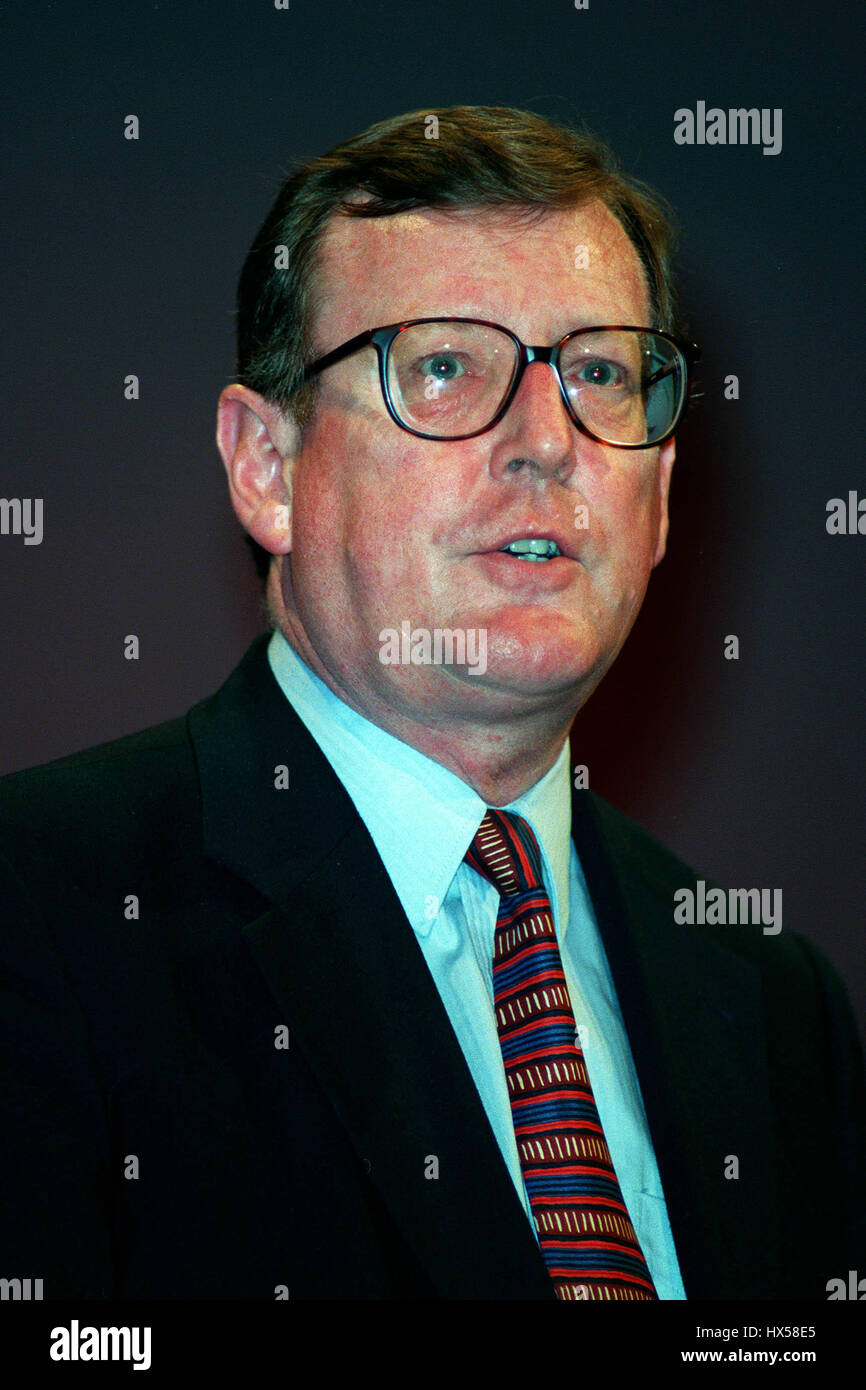 DAVID TRIMBLE FIRST MIN. NORTHERN IRELAND 12 October 1998 Stock Photo ...