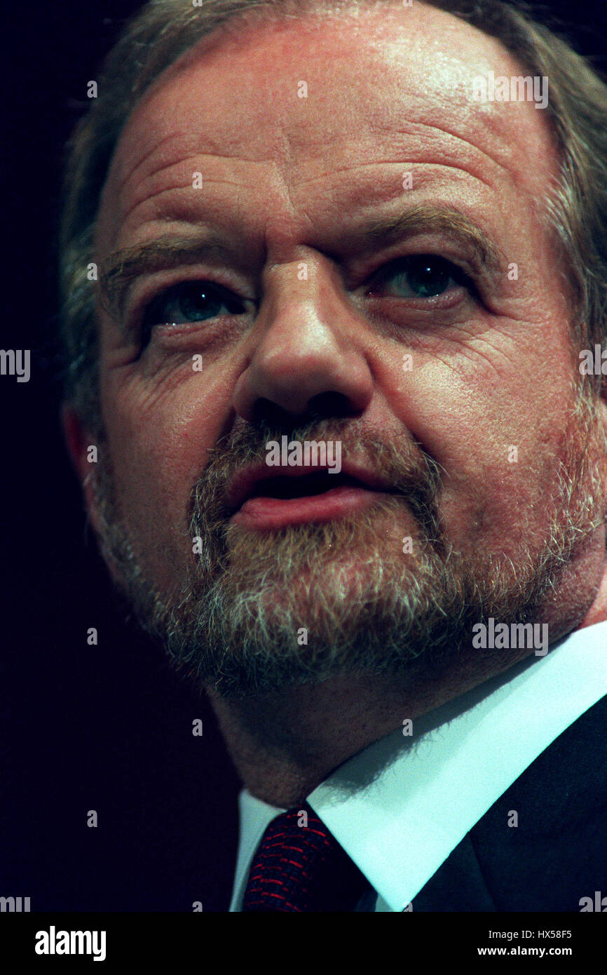 ROBIN COOK MP FOREIGN SECRETARY 12 October 1998 Stock Photo - Alamy