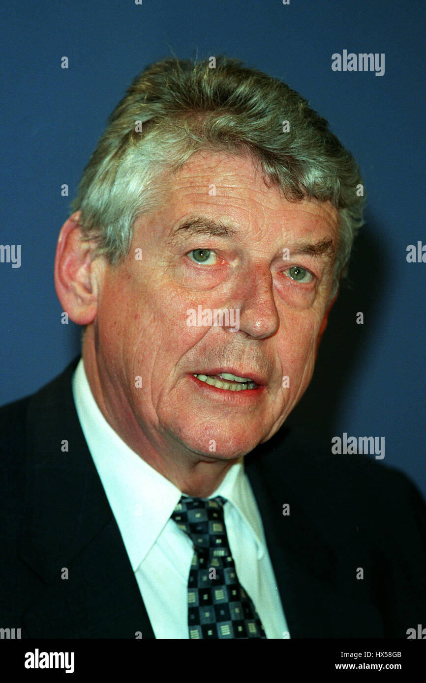 WIM KOK PRIME MINISTER OF NETHERLANDS 13 July 1998 Stock Photo - Alamy