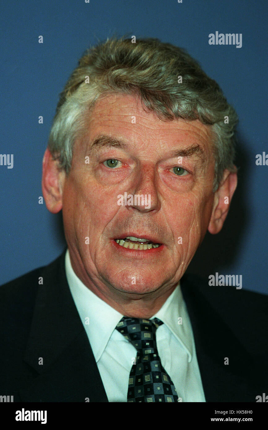Prime minister wim kok hi-res stock photography and images - Alamy