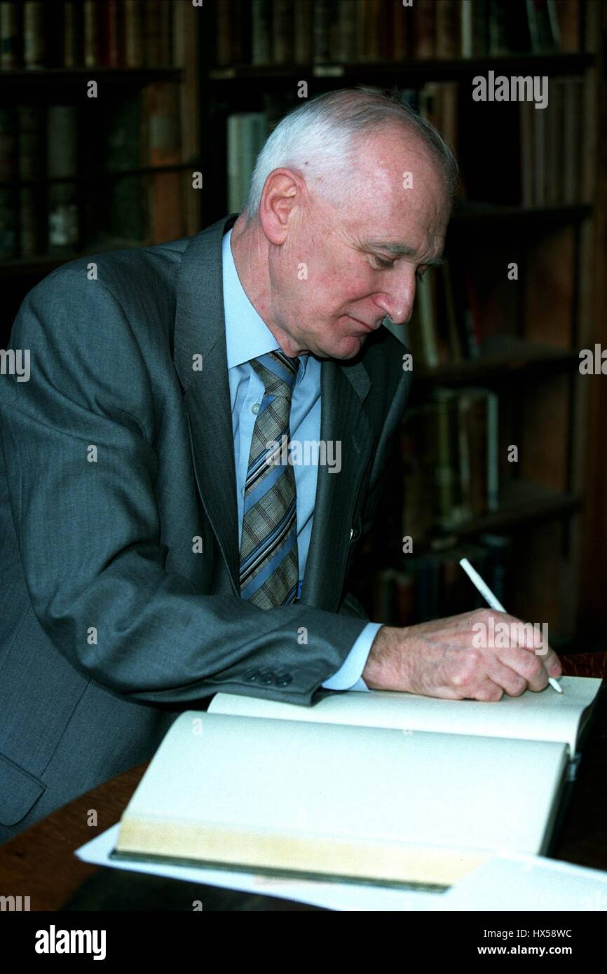 Lord dearing 1998 author of hi-res stock photography and images - Alamy