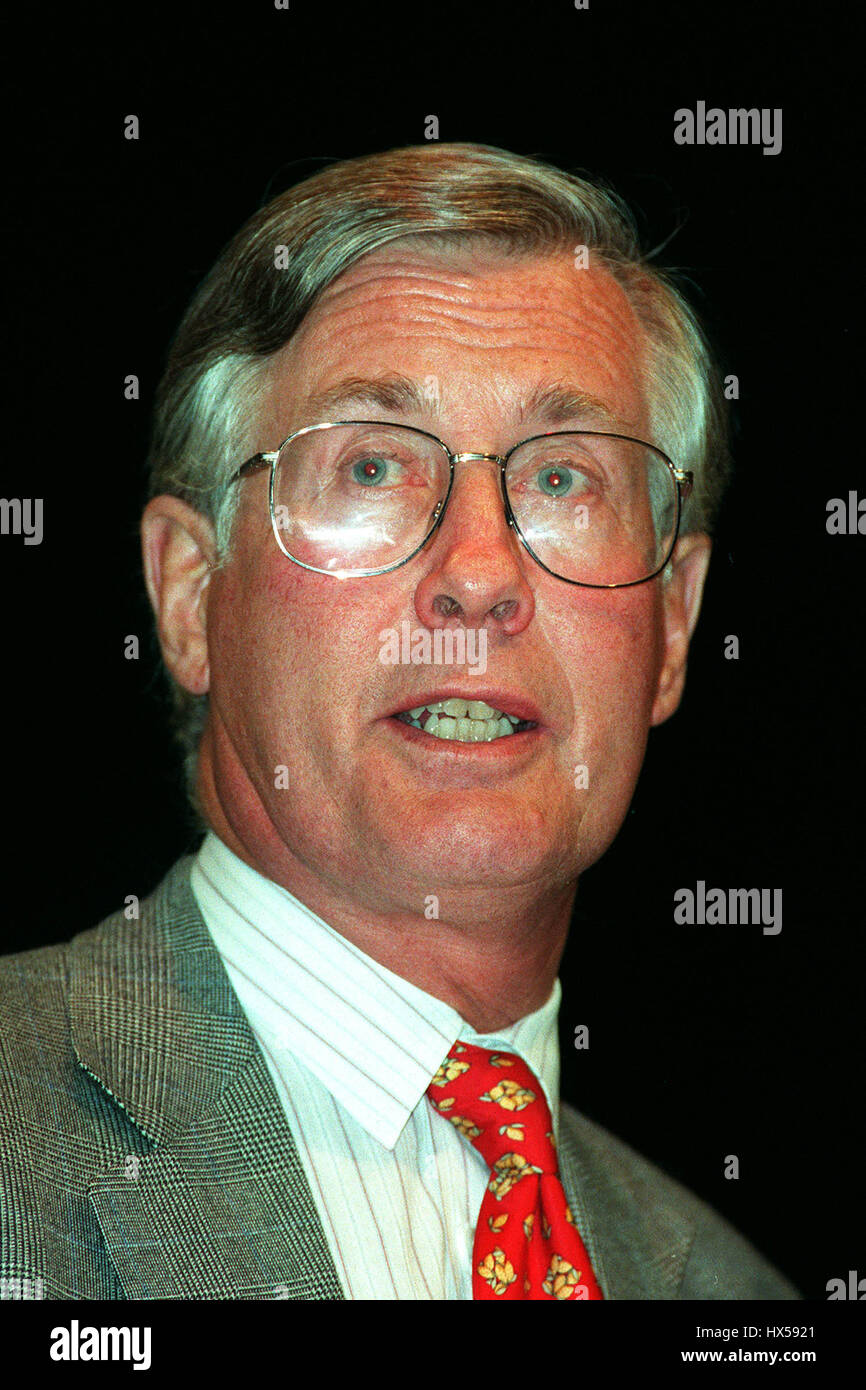 MICHAEL MEACHER MP MINISTER FOR ENVIRONMENT 01 October 1998 Stock Photo ...