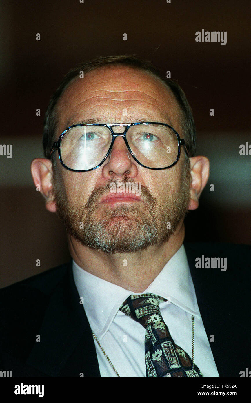 PETER BRADLEY MP LABOUR PARTY THE WREKIN 01 October 1998 Stock Photo ...