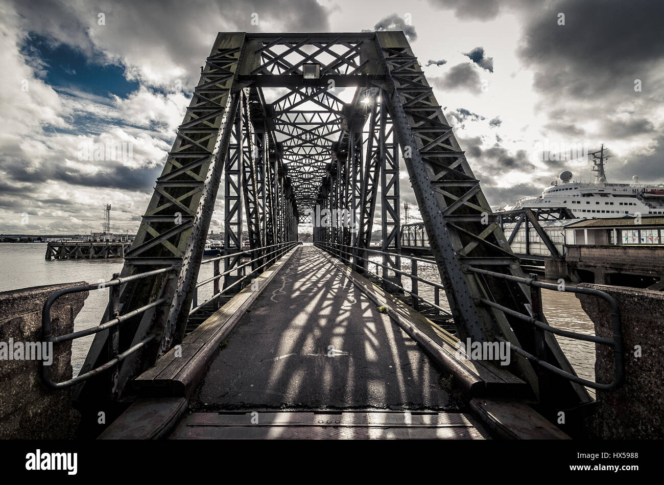 Tilbury Landing Stage Access Bridge. A Multiple Kingpost Truss Bridge ...