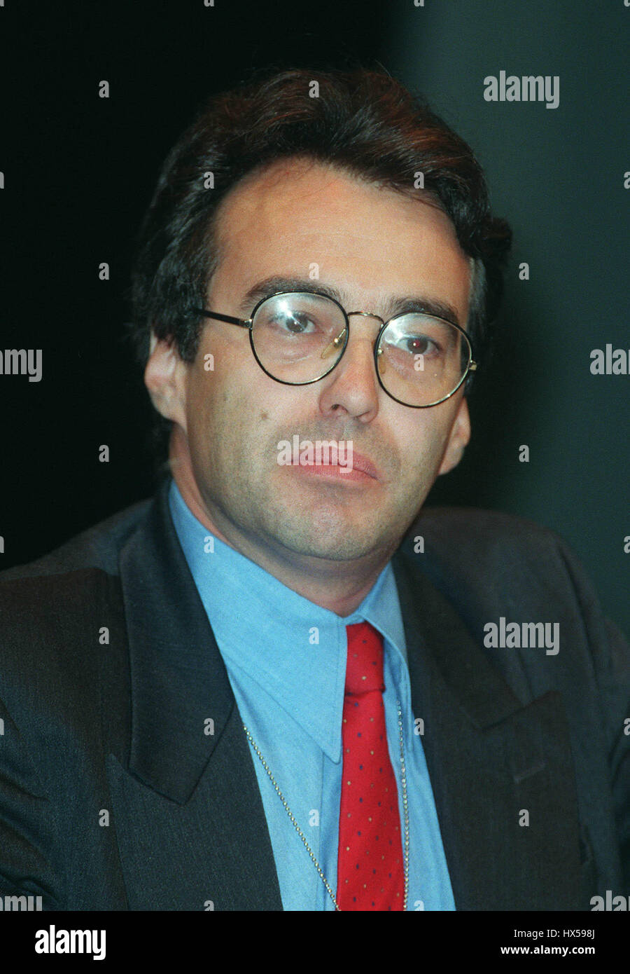 PHIL WOOLAS MP LABOUR PARTY OLDHAM EAST 04 November 1997 Stock Photo ...