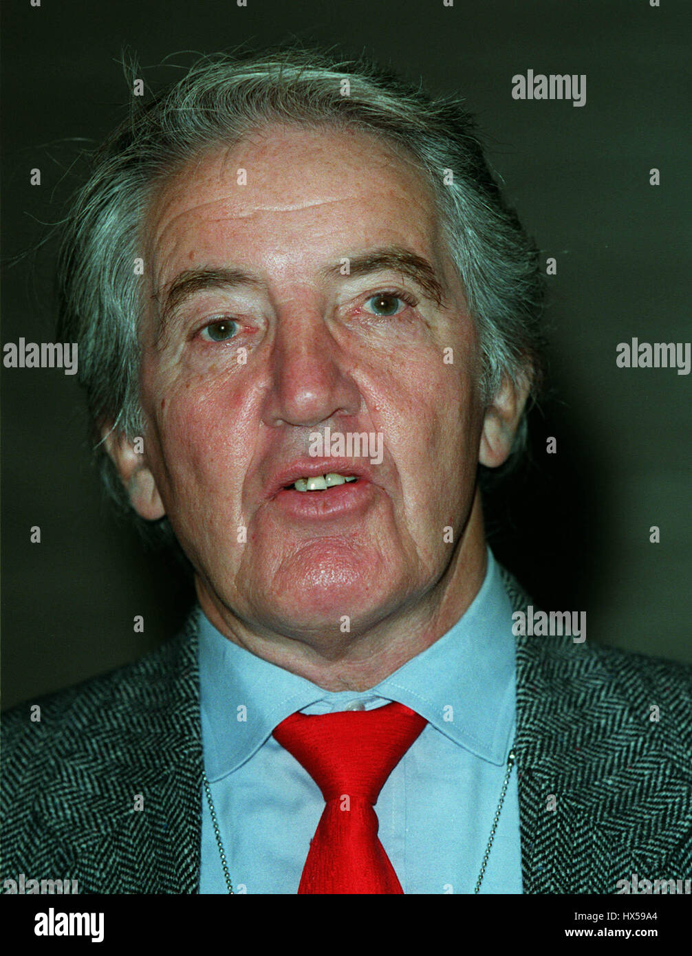 DENNIS SKINNER MP LABOUR PARTY BOLSOVER 04 November 1997 Stock Photo ...
