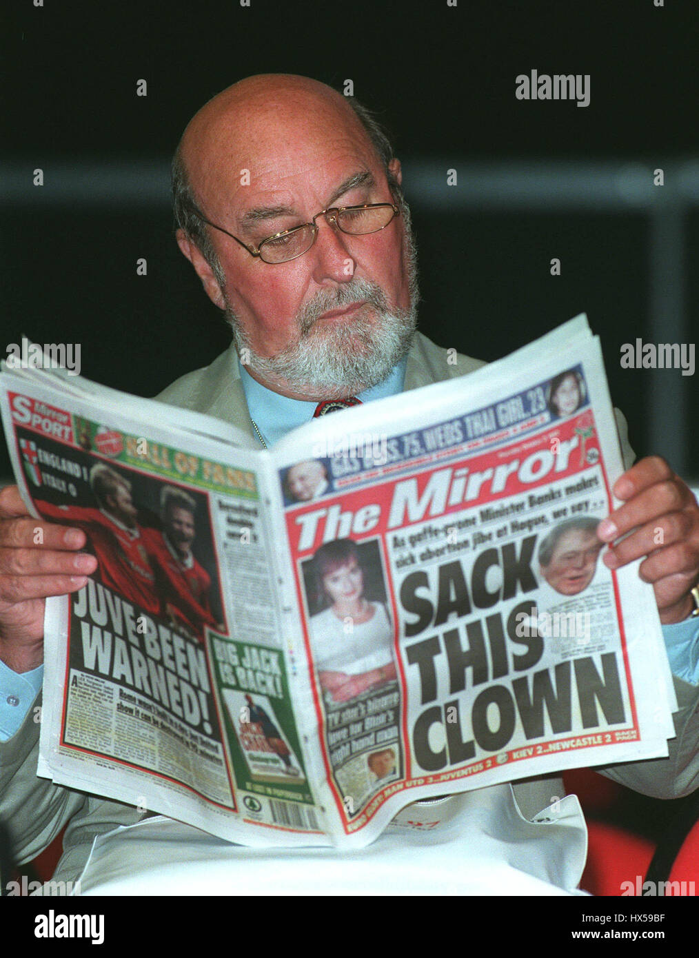 TOM PENDRY MP LABOUR PARTY STALYBRIDGE 31 October 1997 Stock Photo - Alamy