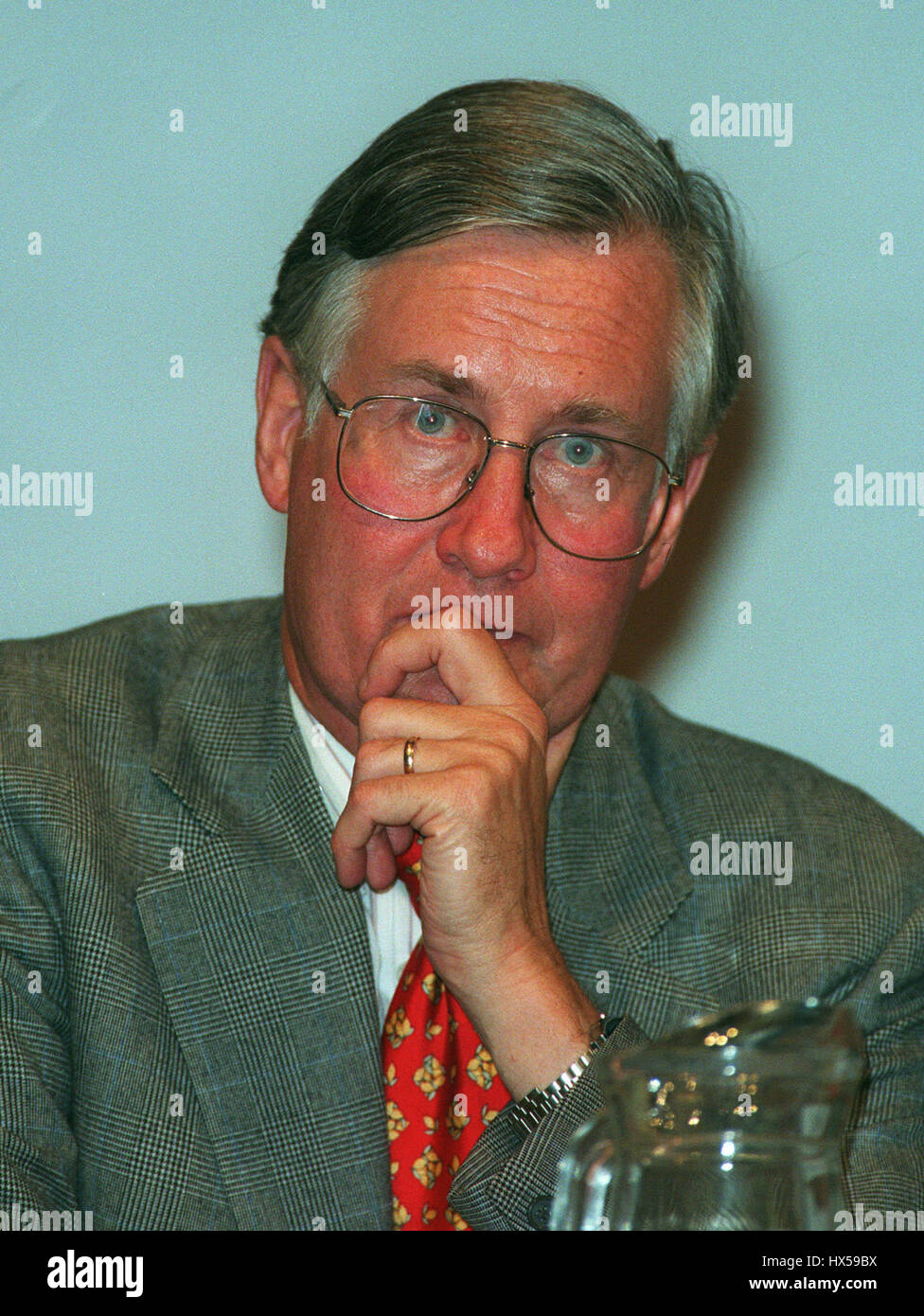 MICHAEL MEACHER MP MINISTER FOR ENVIRONMENT 31 October 1997 Stock Photo ...