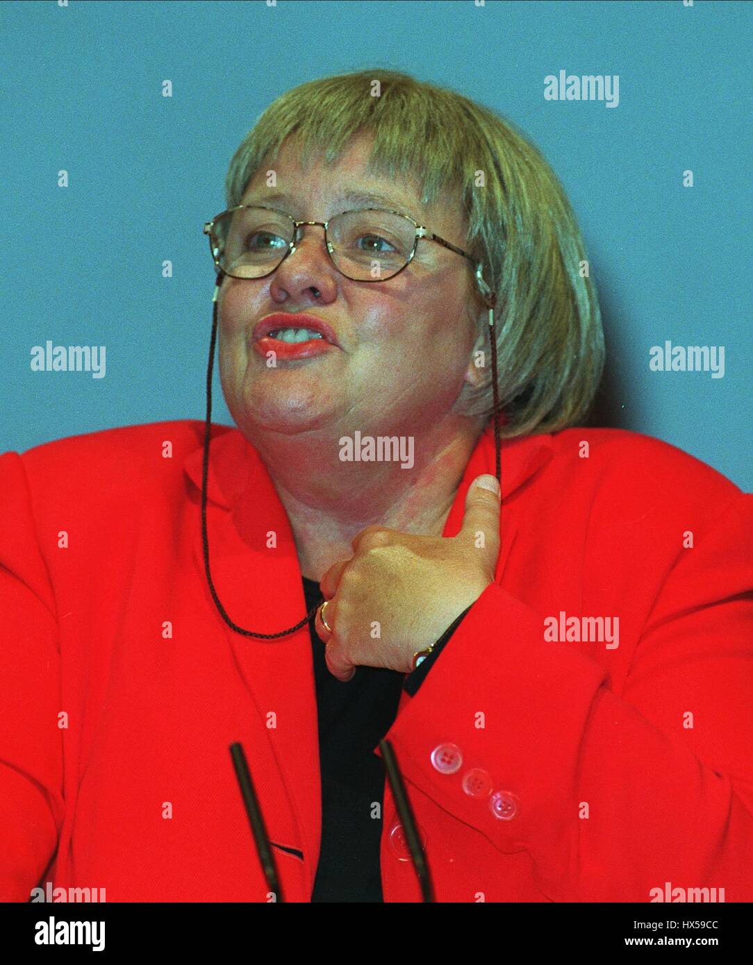 Mo mowlam northern ireland 1997 hi-res stock photography and images - Alamy