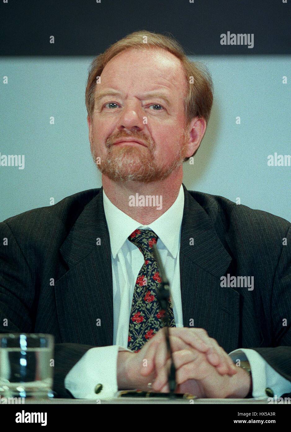 ROBIN COOK MP FOREIGN SECRETARY 01 May 1997 Stock Photo - Alamy