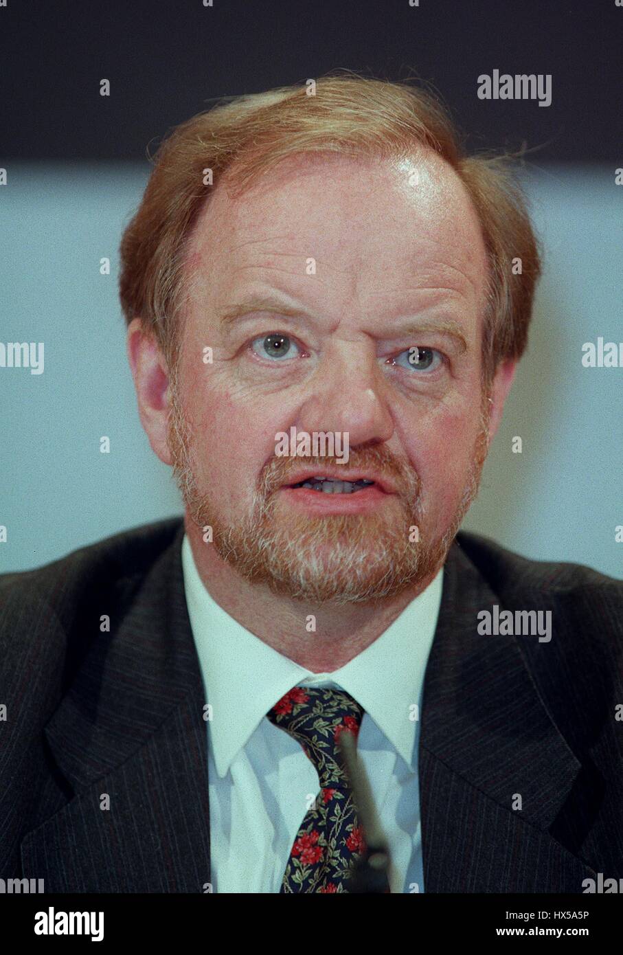 ROBIN COOK MP FOREIGN SECRETARY 01 May 1997 Stock Photo - Alamy