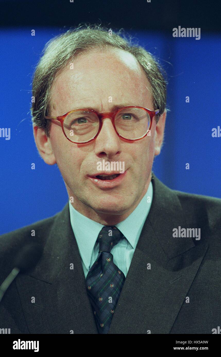 MALCOLM RIFKIND MP FOREIGN SECRETARY 22 April 1997 Stock Photo - Alamy