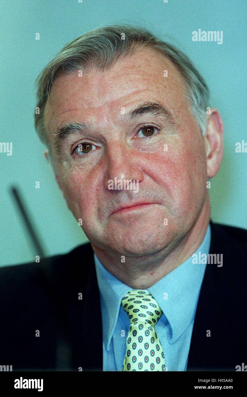 MALCOLM BRUCE MP LIBERAL DEMOCRAT PARTY 22 April 1997 Stock Photo - Alamy