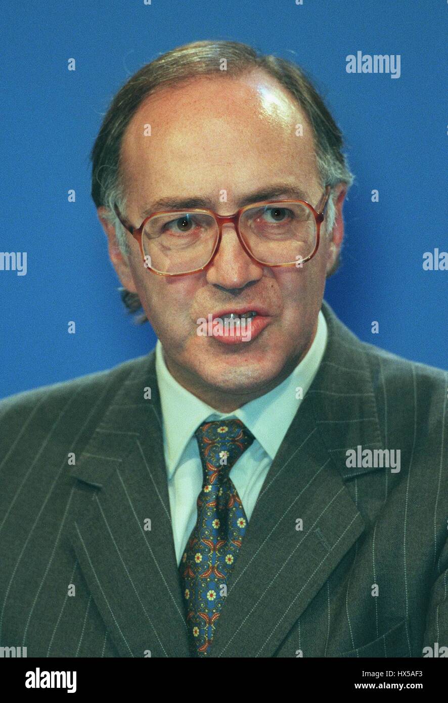 MICHAEL HOWARD QC MP HOME SECRETARY 15 October 1996 Stock Photo - Alamy