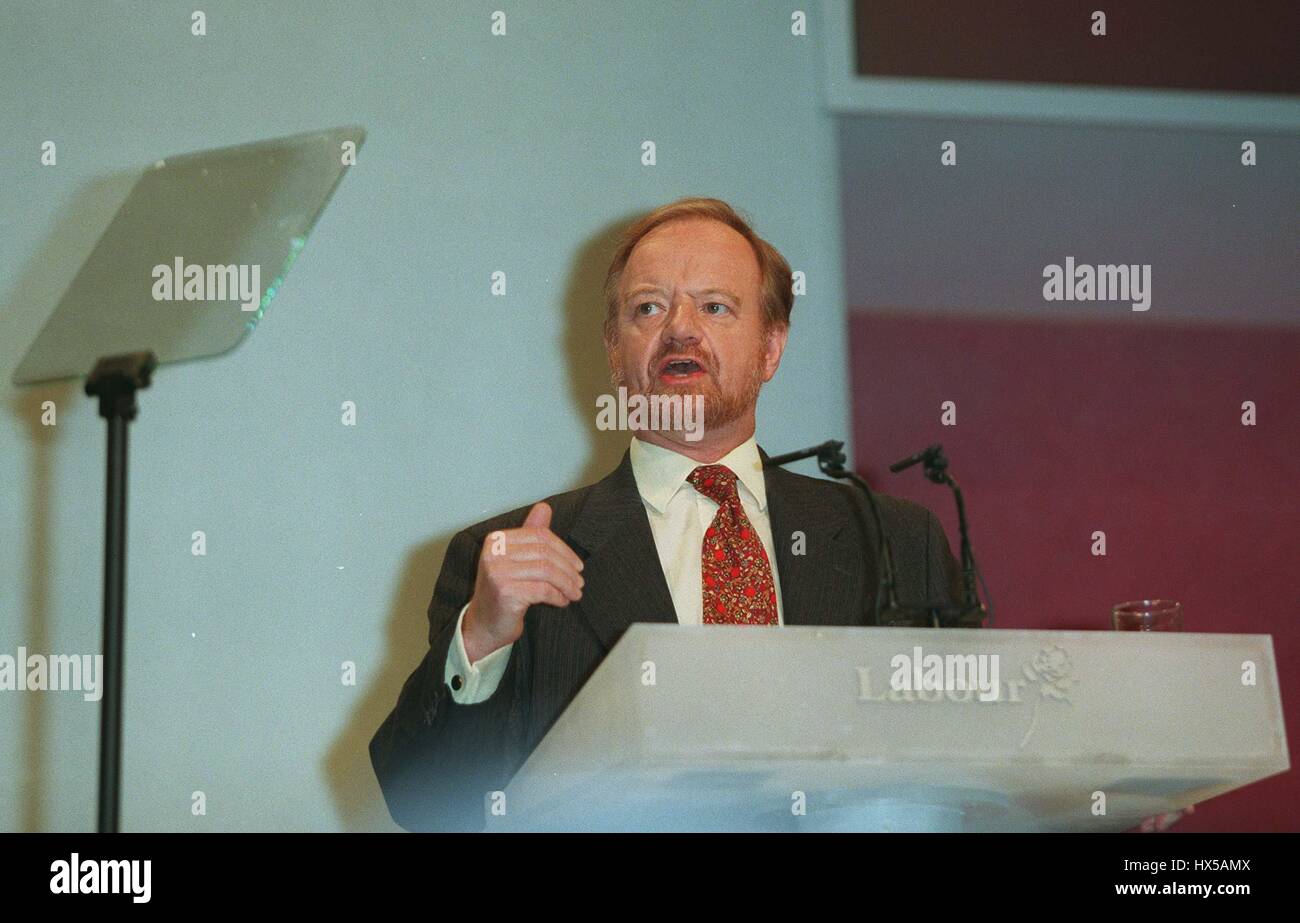 ROBIN COOK AT PODIUM SHADOW FOREIGN AFFAIRS MINIST. 07 October 1996 ...