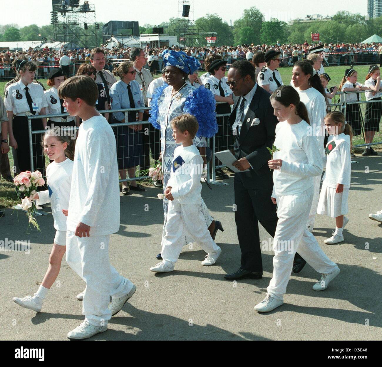 CHIEF EMEKA & MRS ANYAOKU ATTEND VE DAY IN HYDE PARK 10 May 1995 Stock ...