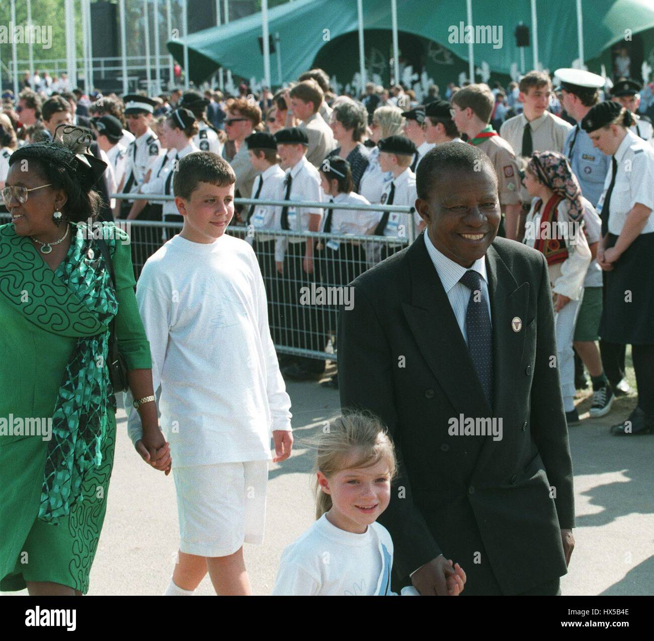 SIR KETUMILE MASIRE ATTENDS VE DAY HYDE PARK 10 May 1995 Stock Photo ...
