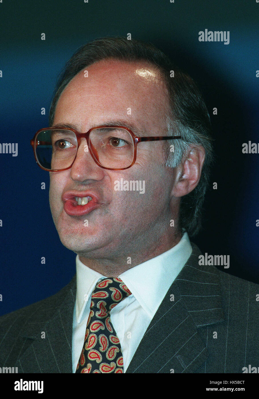 MICHAEL HOWARD QC MP HOME SECRETARY 15 December 1994 Stock Photo - Alamy