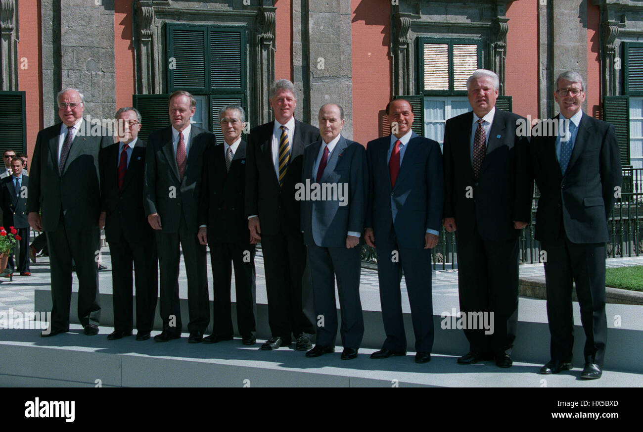 FAMILY PHOTO G8 G7 SUMMIT ITALY 1994 19 July 1994 Stock Photo - Alamy