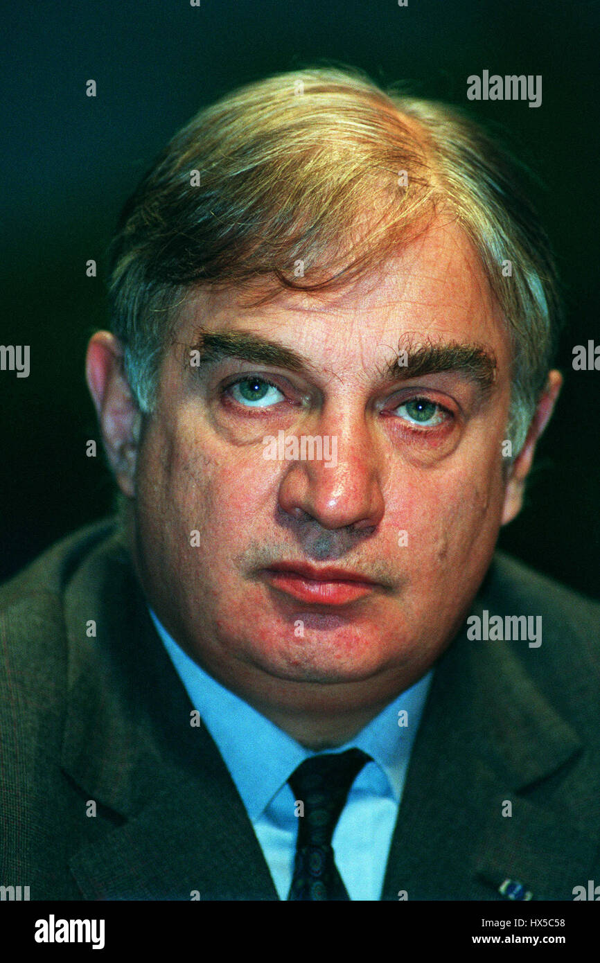 PETER SUTHERLAND DIRECTOR-GENERAL GATT 22 December 1993 Stock Photo - Alamy