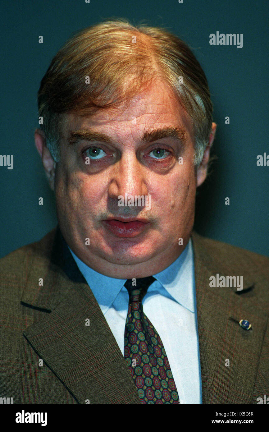 PETER SUTHERLAND DIRECTOR-GENERAL GATT 06 December 1993 Stock Photo - Alamy