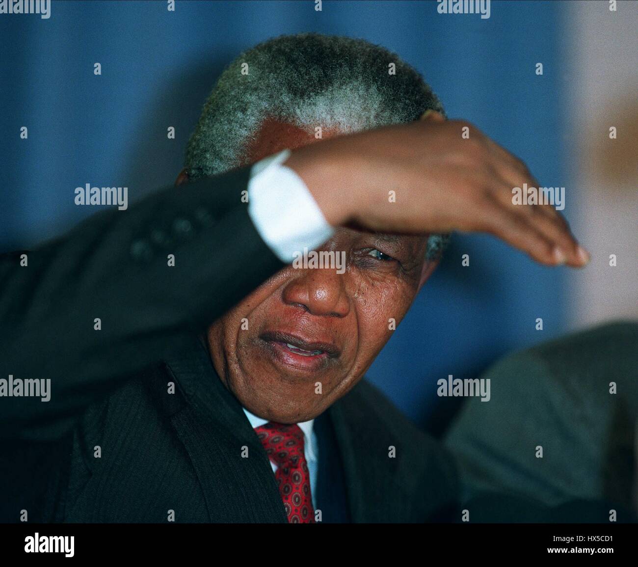 Nelson mandela 1993 hi-res stock photography and images - Alamy