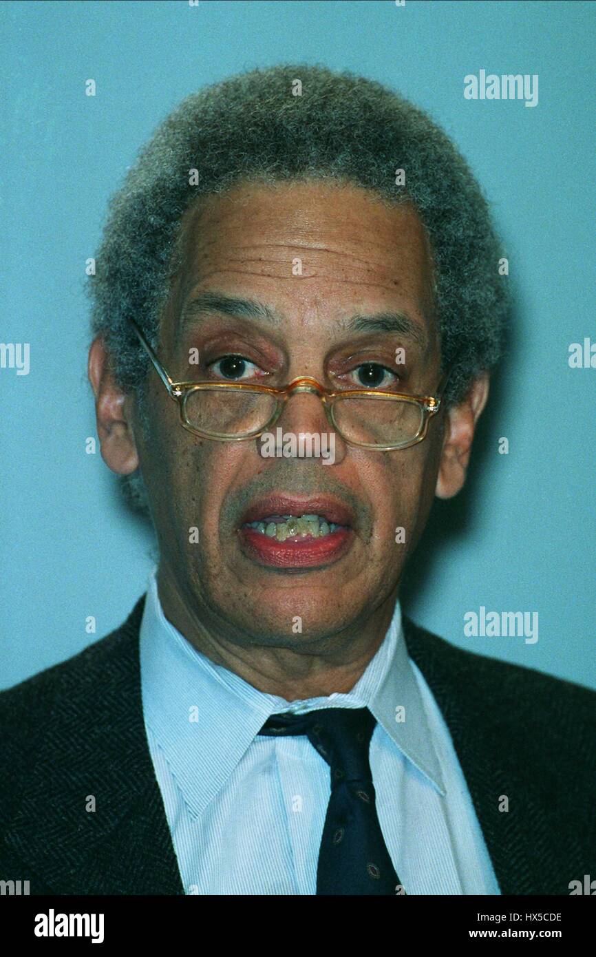 ROGER WILKINS JOURNALIST & BROADCASTER U.S. 12 January 1993 Stock Photo ...