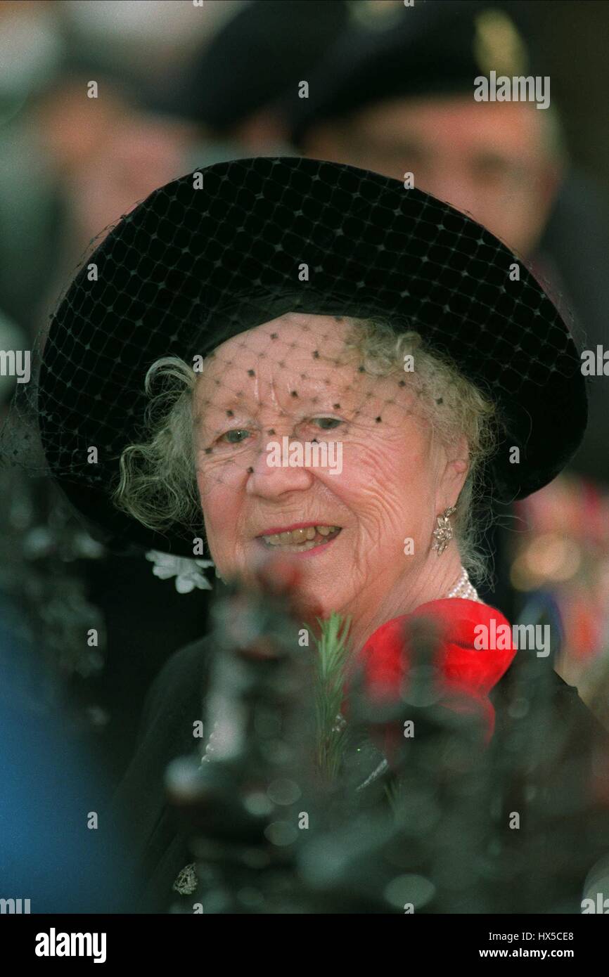 QUEEN MOTHER ROYAL FAMILY 11 November 1992 Stock Photo - Alamy