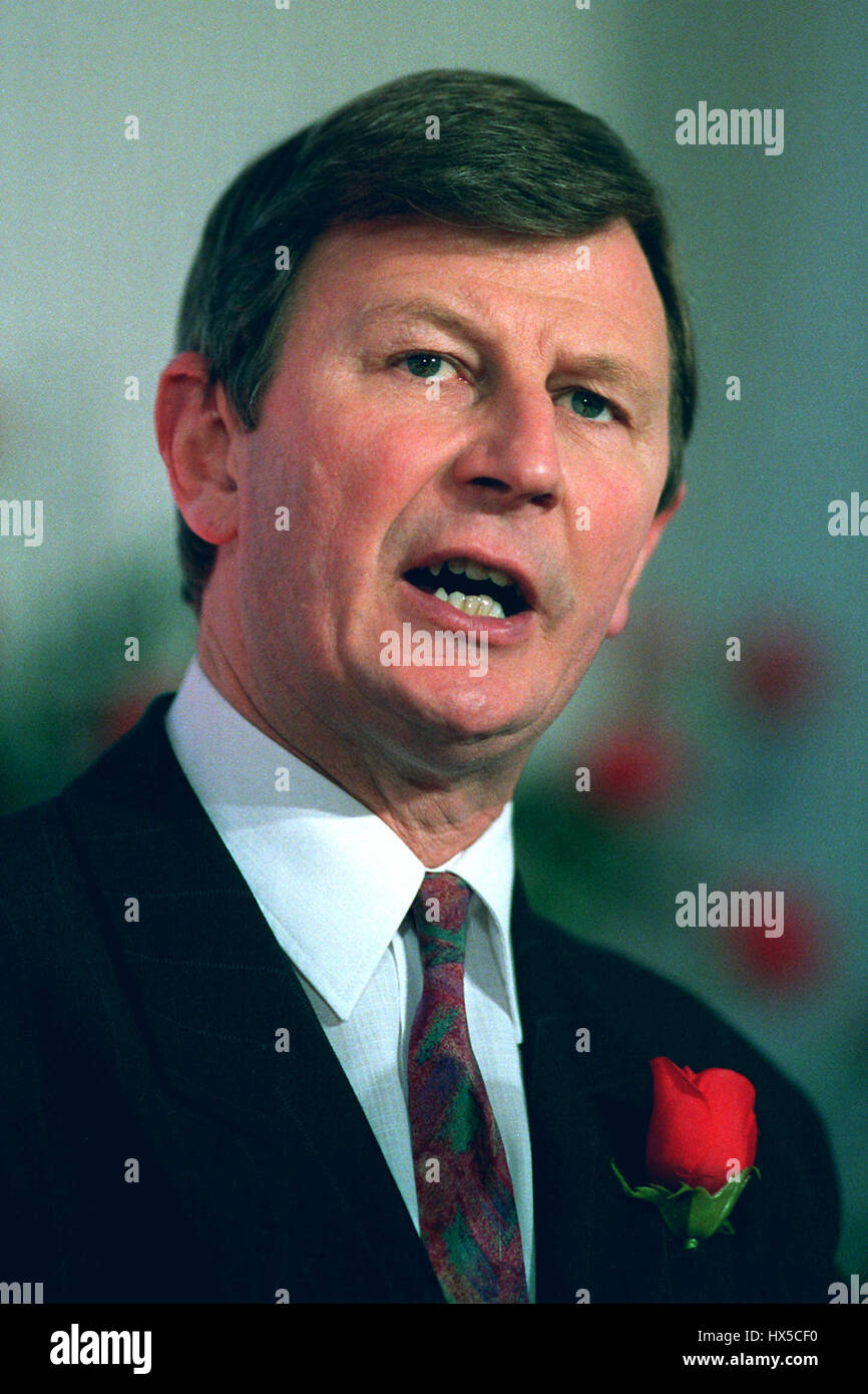 BRYAN GOULD MP LABOUR PARTY ENVIRONMENT 06 April 1992 Stock Photo - Alamy