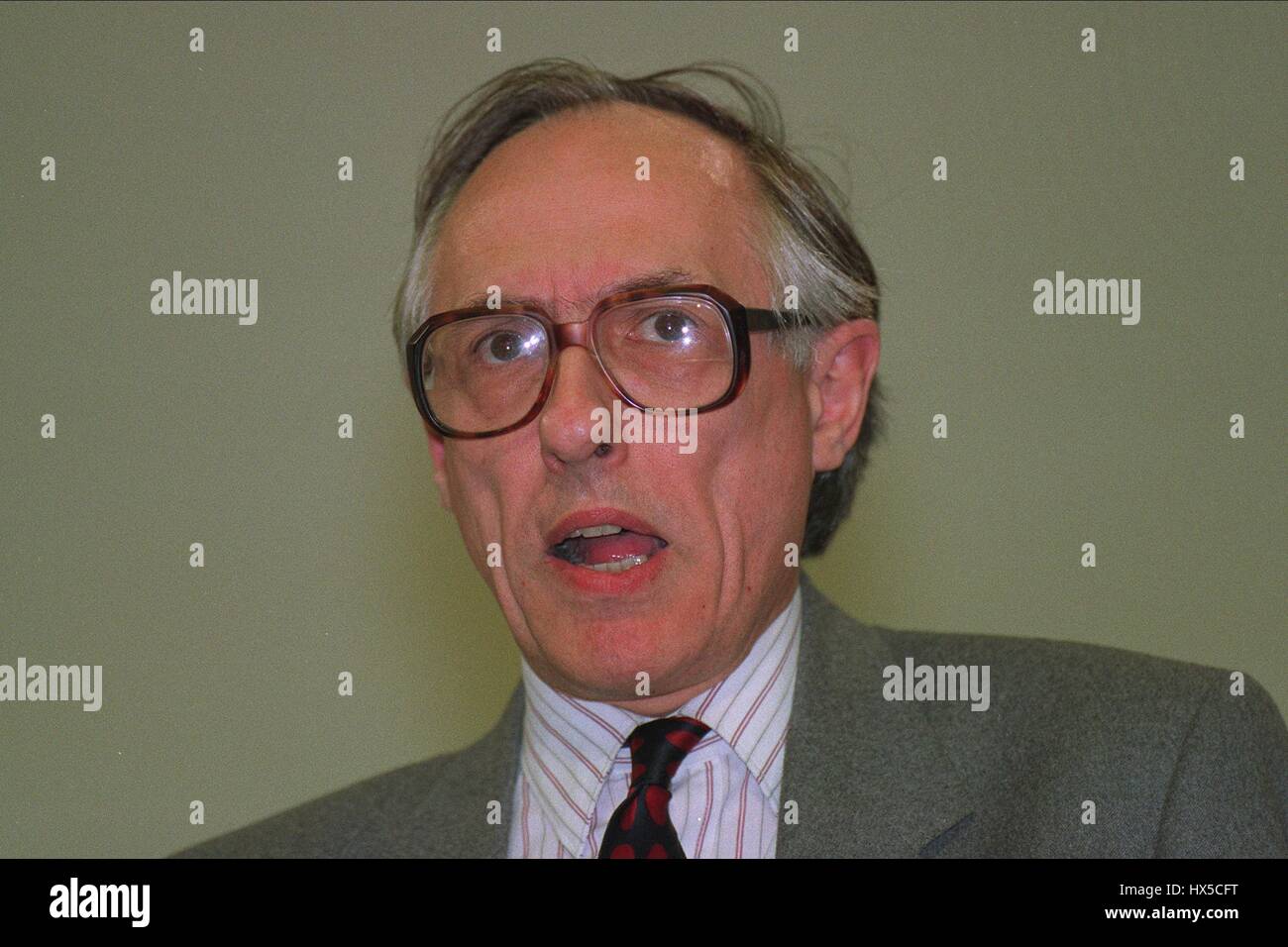 DONALD DEWAR MP LABOUR PARTY GLASGOW 07 December 1991 Stock Photo - Alamy