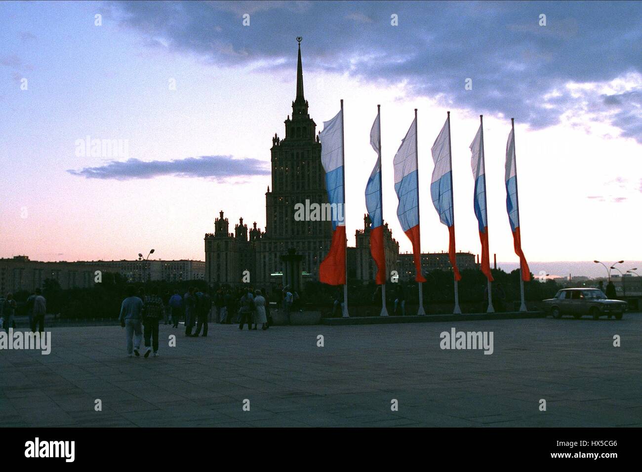 Moscow white house 1991 hi-res stock photography and images - Alamy