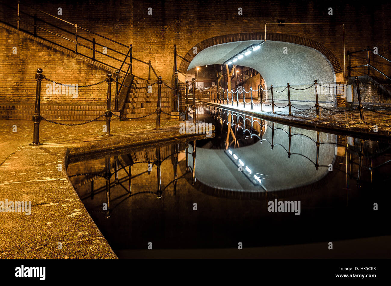 Underpass at night hi-res stock photography and images - Alamy